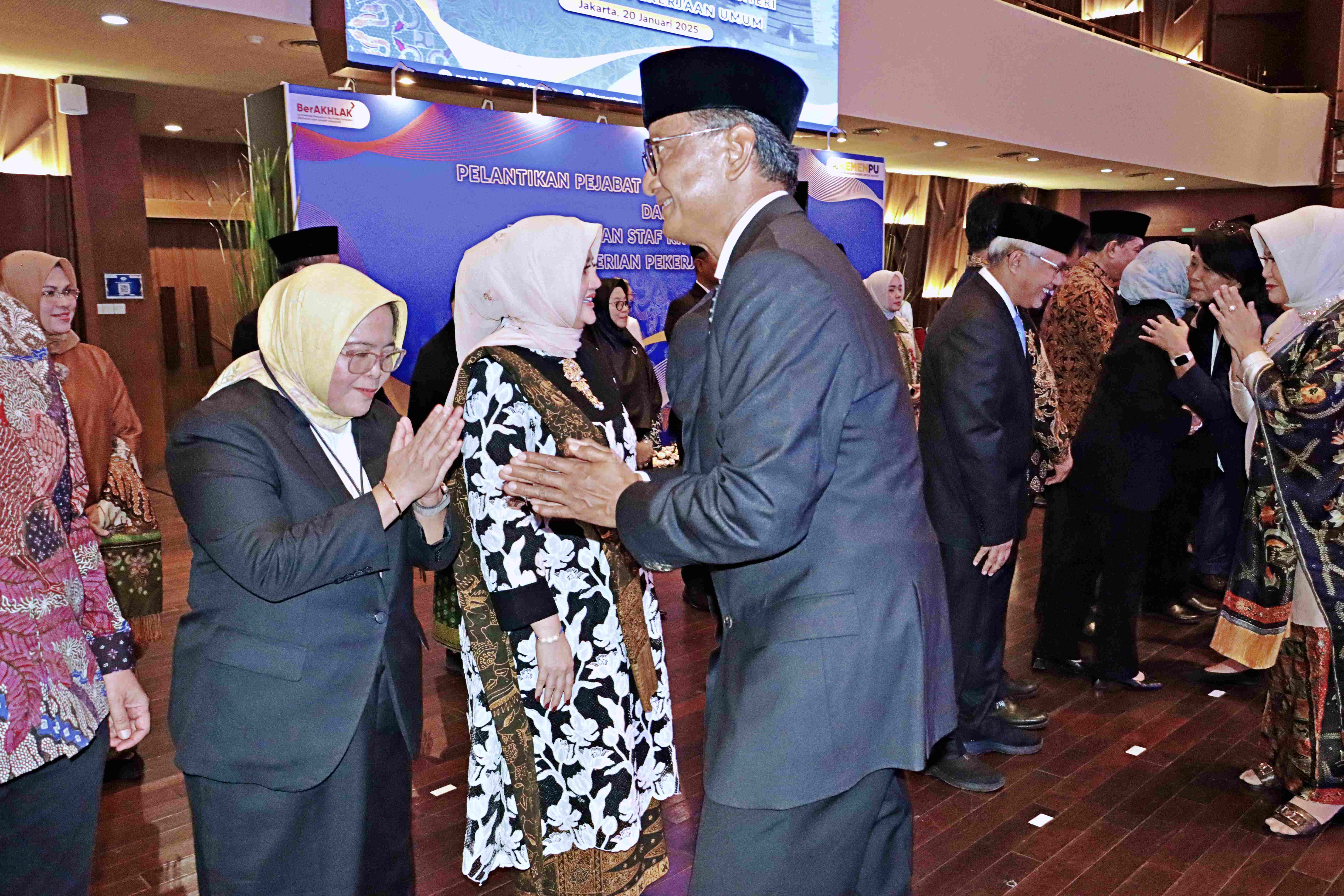 Album Foto Pelantikan Pejabat Eselon 1 - BPSDM Kementerian PU